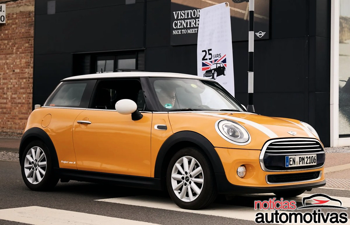 Depois de 12 anos, um Mini Cooper D voltou à fábrica de Oxford para ...