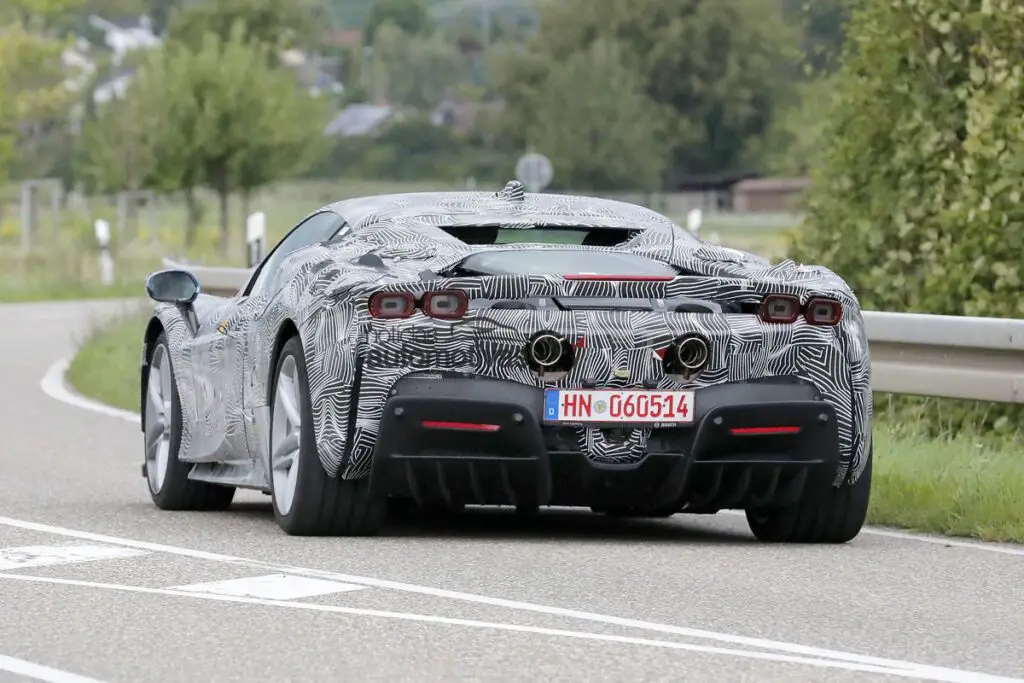 Flagra: mula de testes da futura Ferrari SF100 | Notícias Automotivas Flagra: mula de testes da futura Ferrari SF100 | Notícias Automotivas