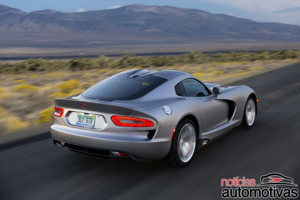 Esportivo Dodge Viper 2016 0km finalmente sai da concessionária após 8 ...