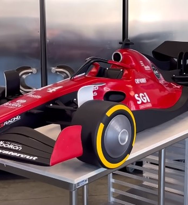 Este carro de F1 é feito de 58 quilos de chocolate
