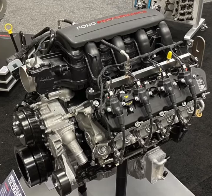 Agora você pode comprar um motor Ford 7.3 V8 novo, por R$ 115.000