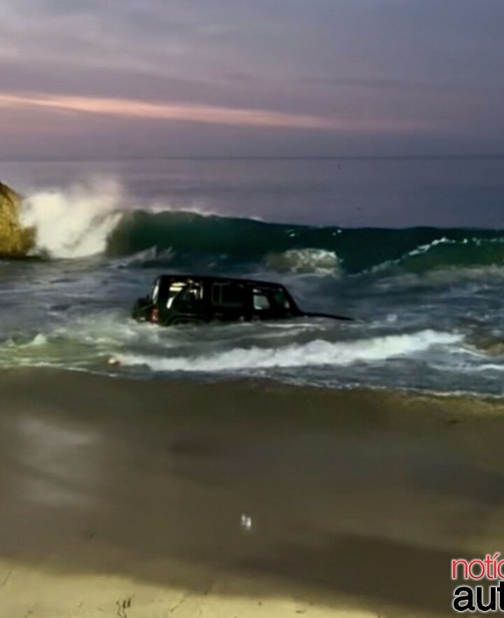 Jeep Wrangler 0 x 1 Oceano Pacífico: Dono confiante leva Jeep à praia e ...