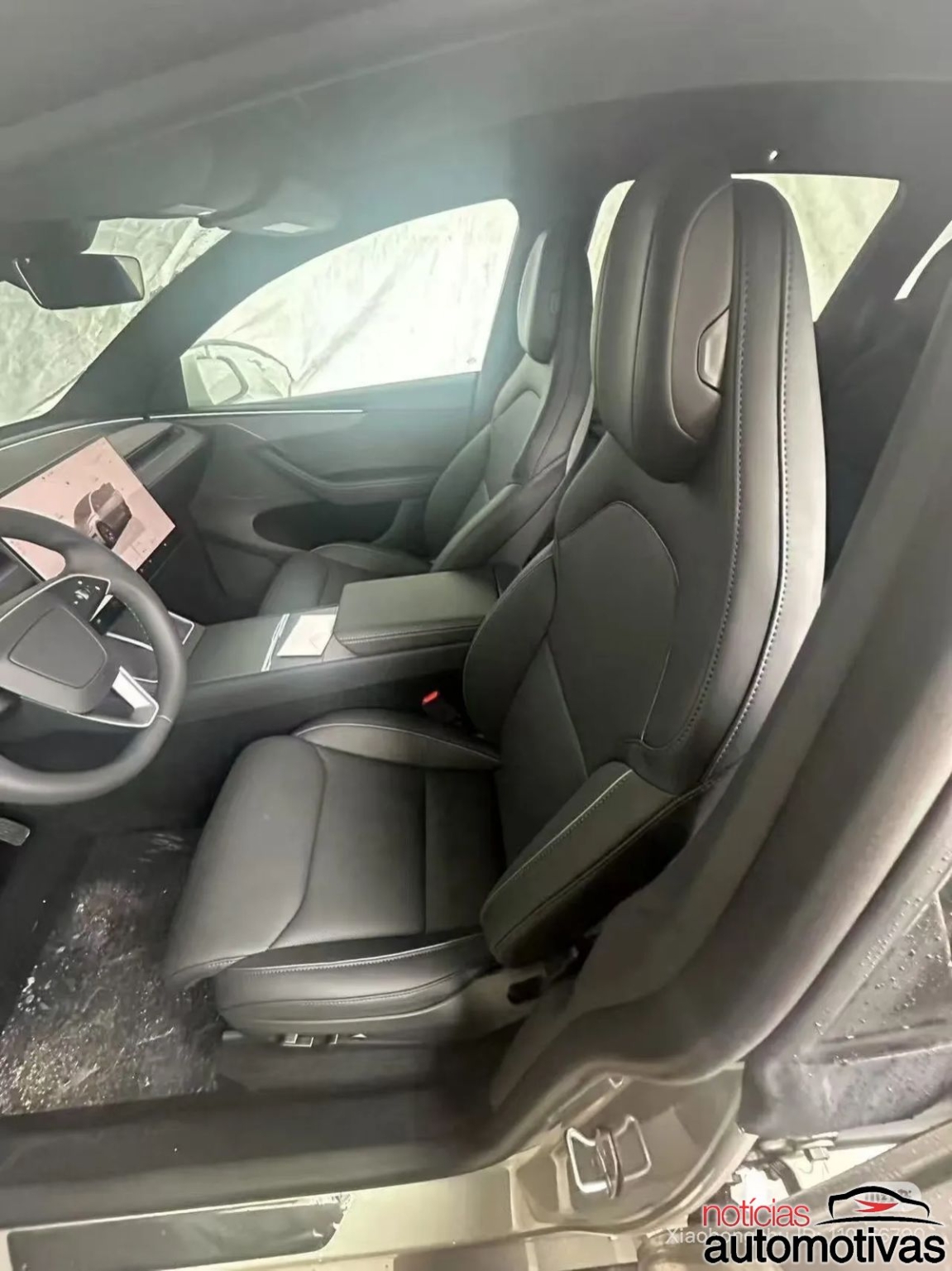 Interior do Tesla Model Y L é revelado e mostra a disposição dos seis ...