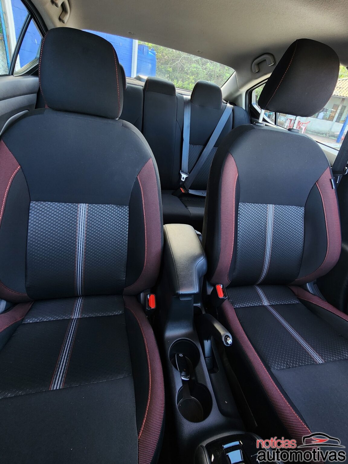 Avaliação Nissan Versa SR: Versão com visual "esportivado" tem ...