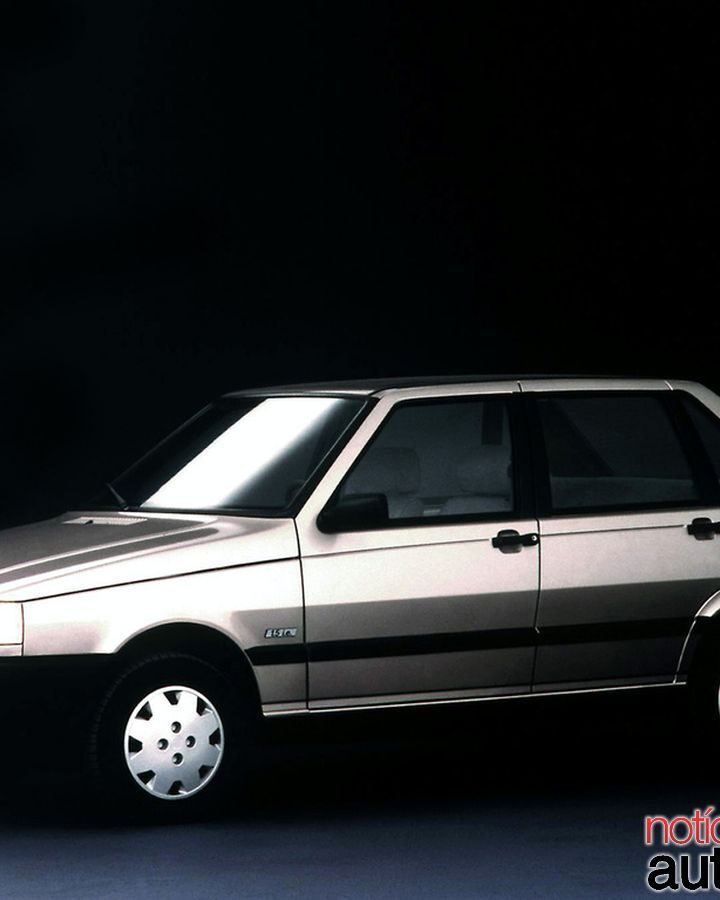 Há 40 anos, o Fiat Prêmio revolucionava com um sedã compacto versátil e ...
